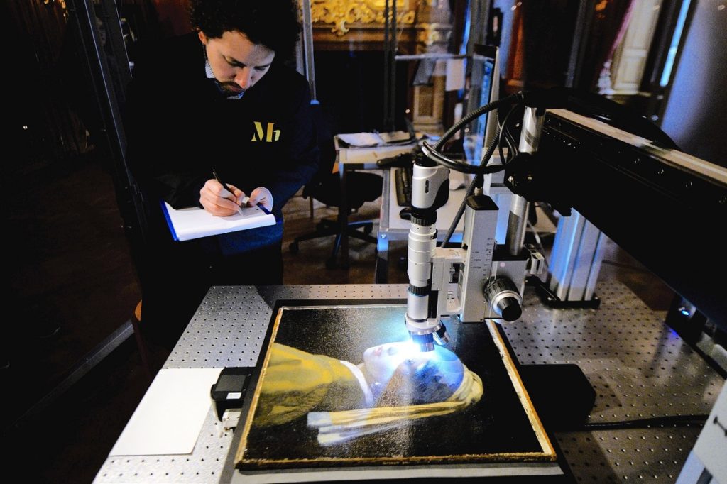 Hirox in Museums - HIROX 3D Digital Microscopy for Art and Conservation